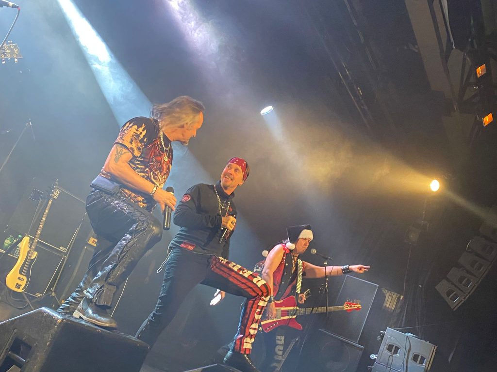 Def Crue rockte am 15.12.2023 die SiMM City - DEF CRÜE